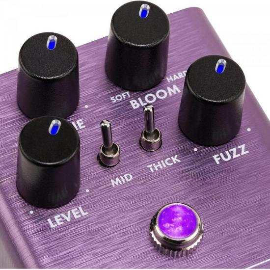 Somos importador e distribuidor de Pedal Para Guitarra The Pelt Fuzz FENDER